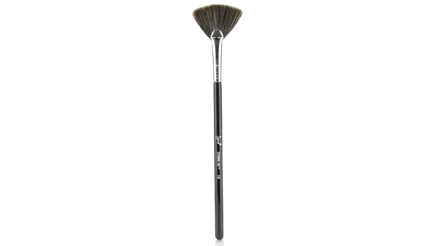 Sigma Beauty F42 Strobing Fan Brush | Harvey Norman