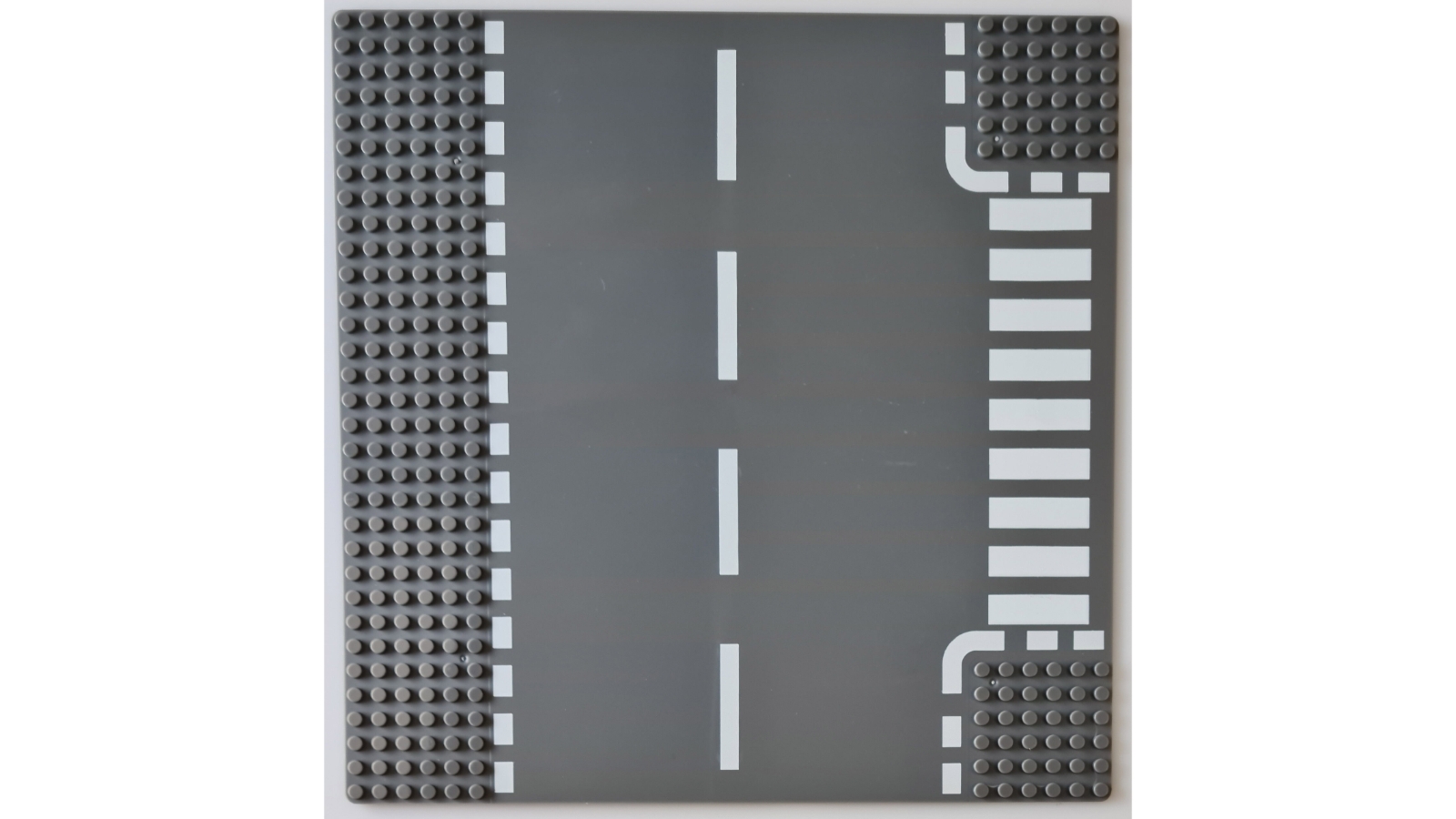 Baseplate Generic/Classic T-junction 32 x 32 Studs - Small | Harvey Norman