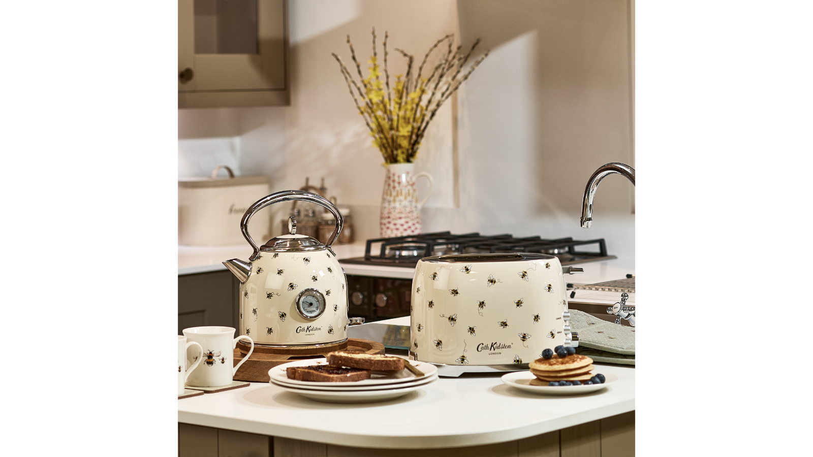 Laura Ashley Cath Kidston 4 Slice Toaster - Bees | Harvey Norman