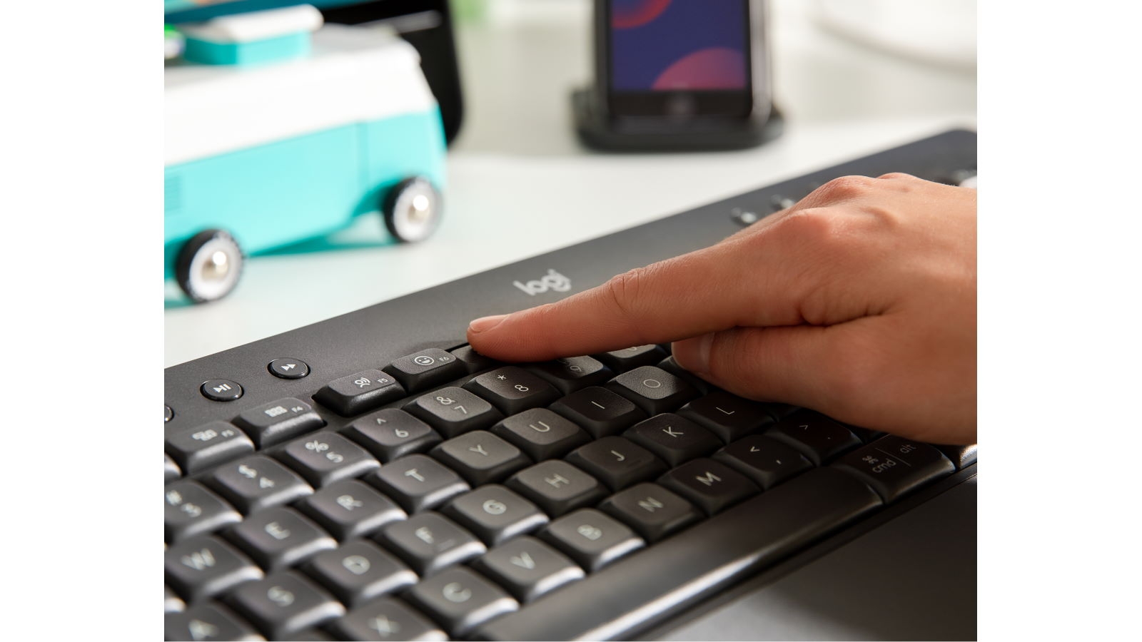 Logitech Signature K650 Wireless Keyboard - Graphite | Harvey Norman