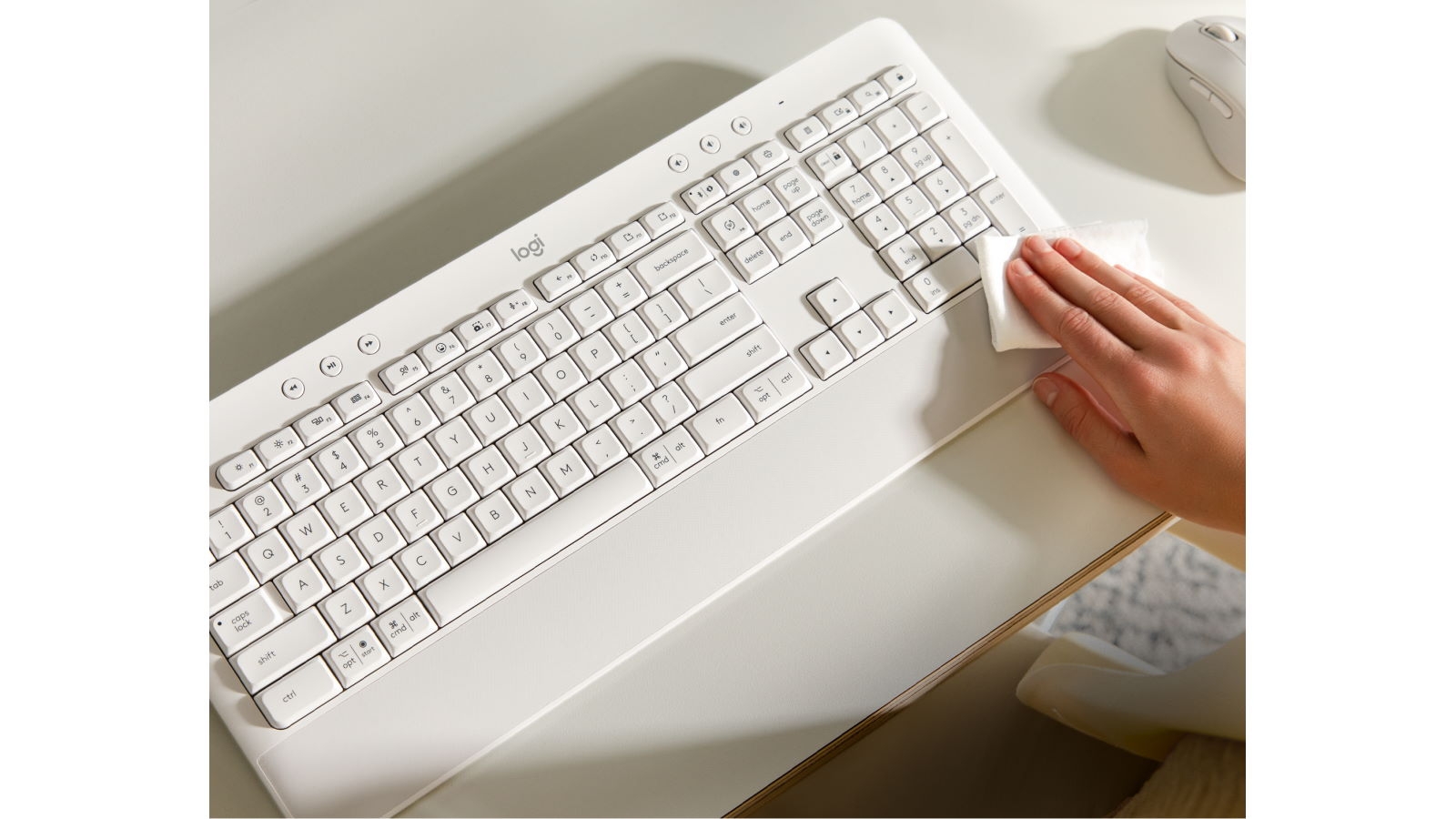 Logitech Signature K650 Wireless Keyboard | Harvey Norman