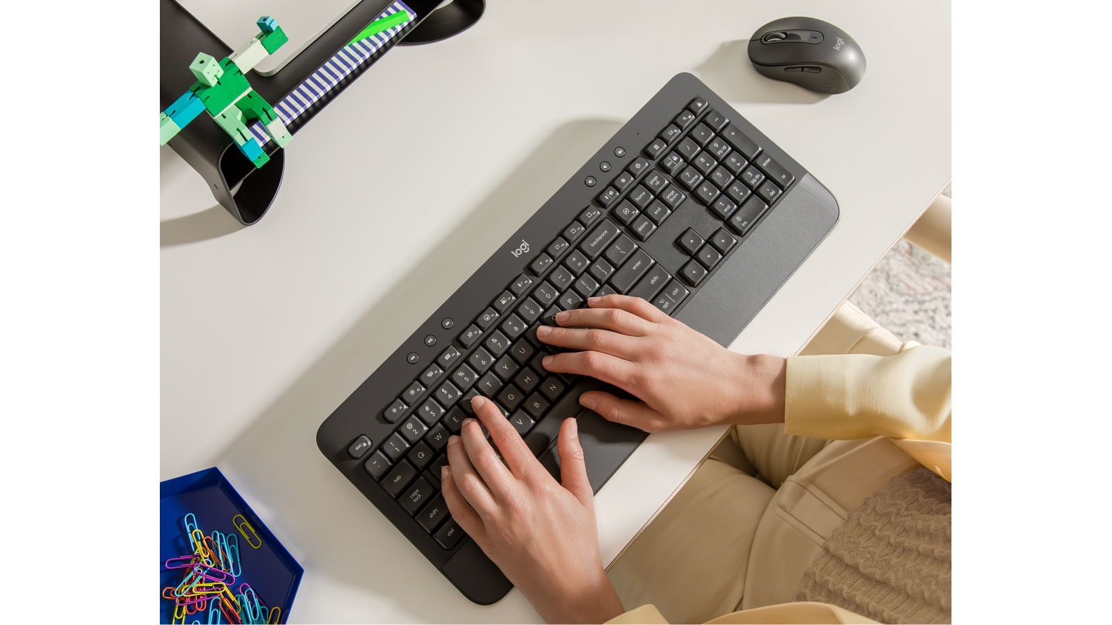 Logitech Signature K650 Wireless Keyboard - Graphite | Harvey Norman