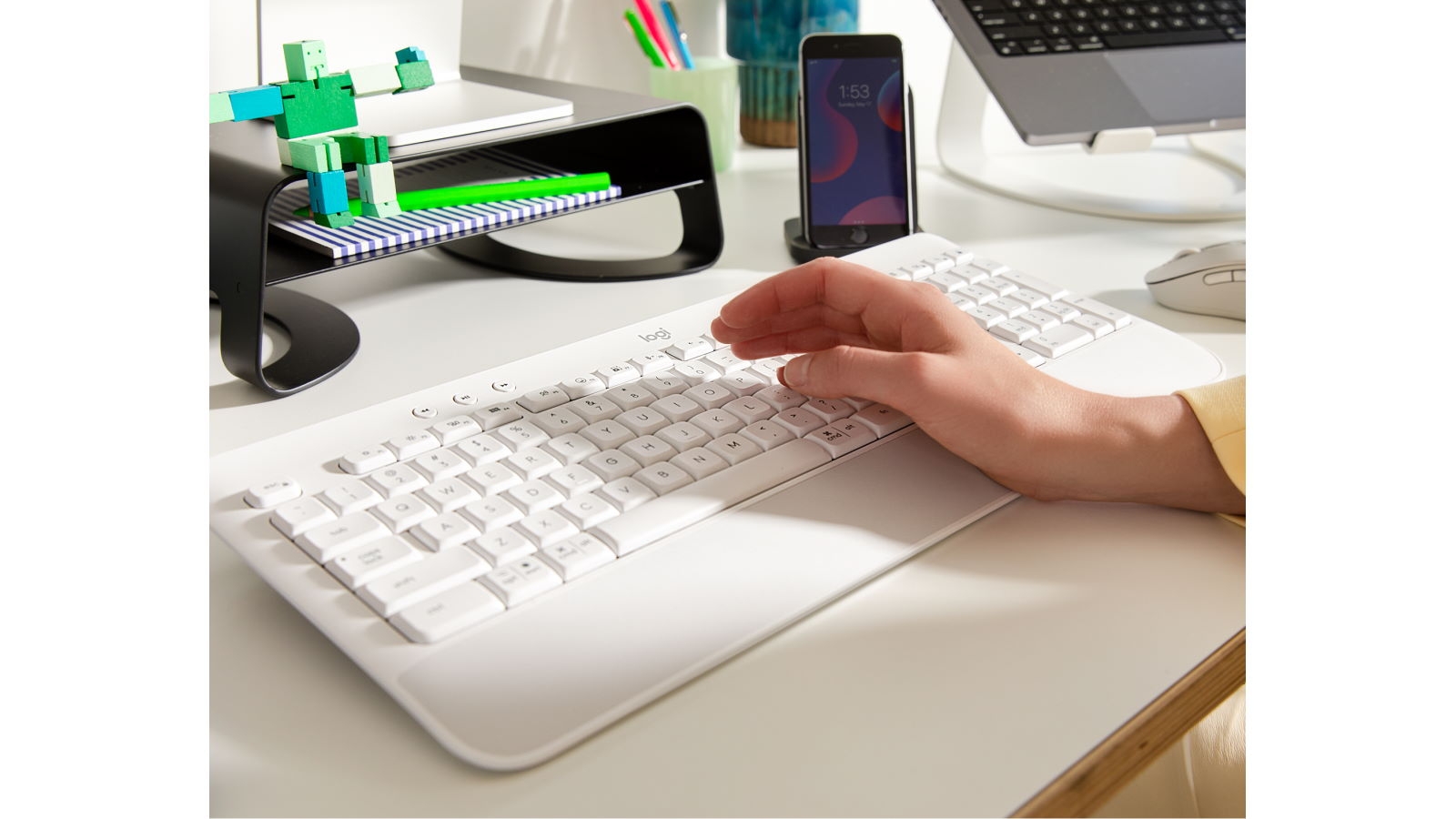 Logitech Signature K650 Wireless Keyboard - White | Harvey Norman