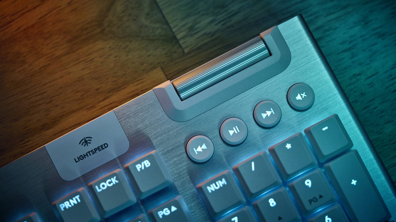 Logitech G915 X LIGHTSPEED Low-Profile Wireless Gaming Keyboard - White ...