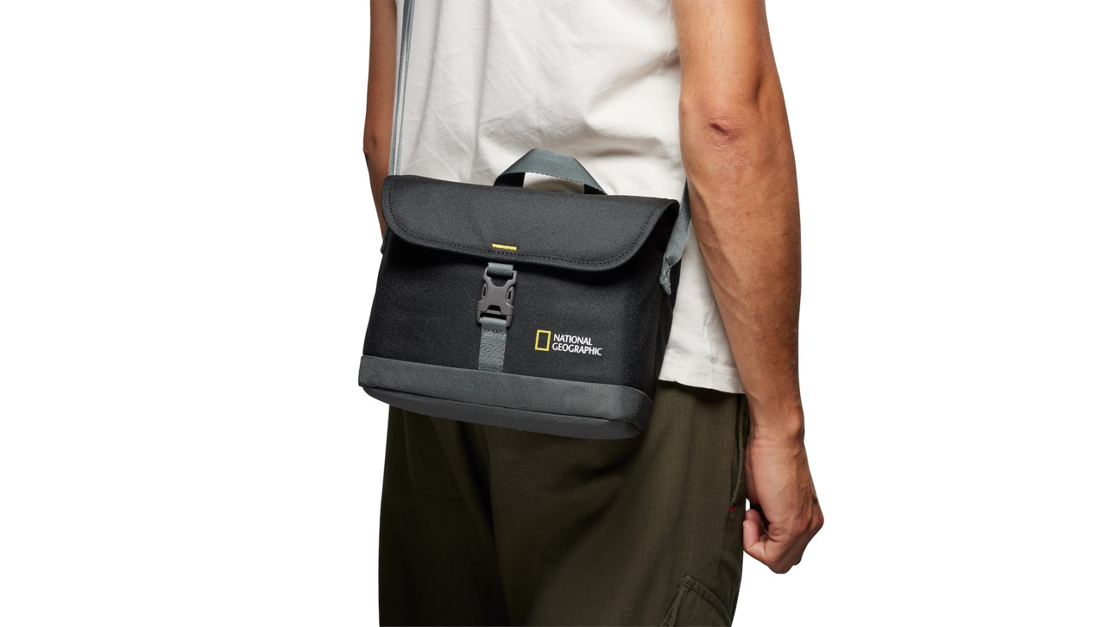 National Geographic Camera Shoulder Bag - Medium | Harvey Norman