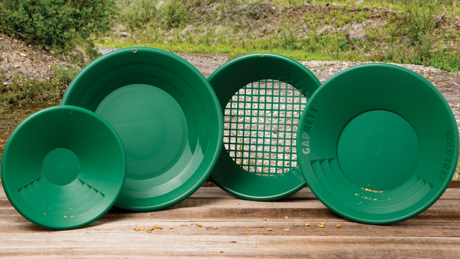 Garrett Metal Detector Deluxe Gold Pan Kit | Harvey Norman