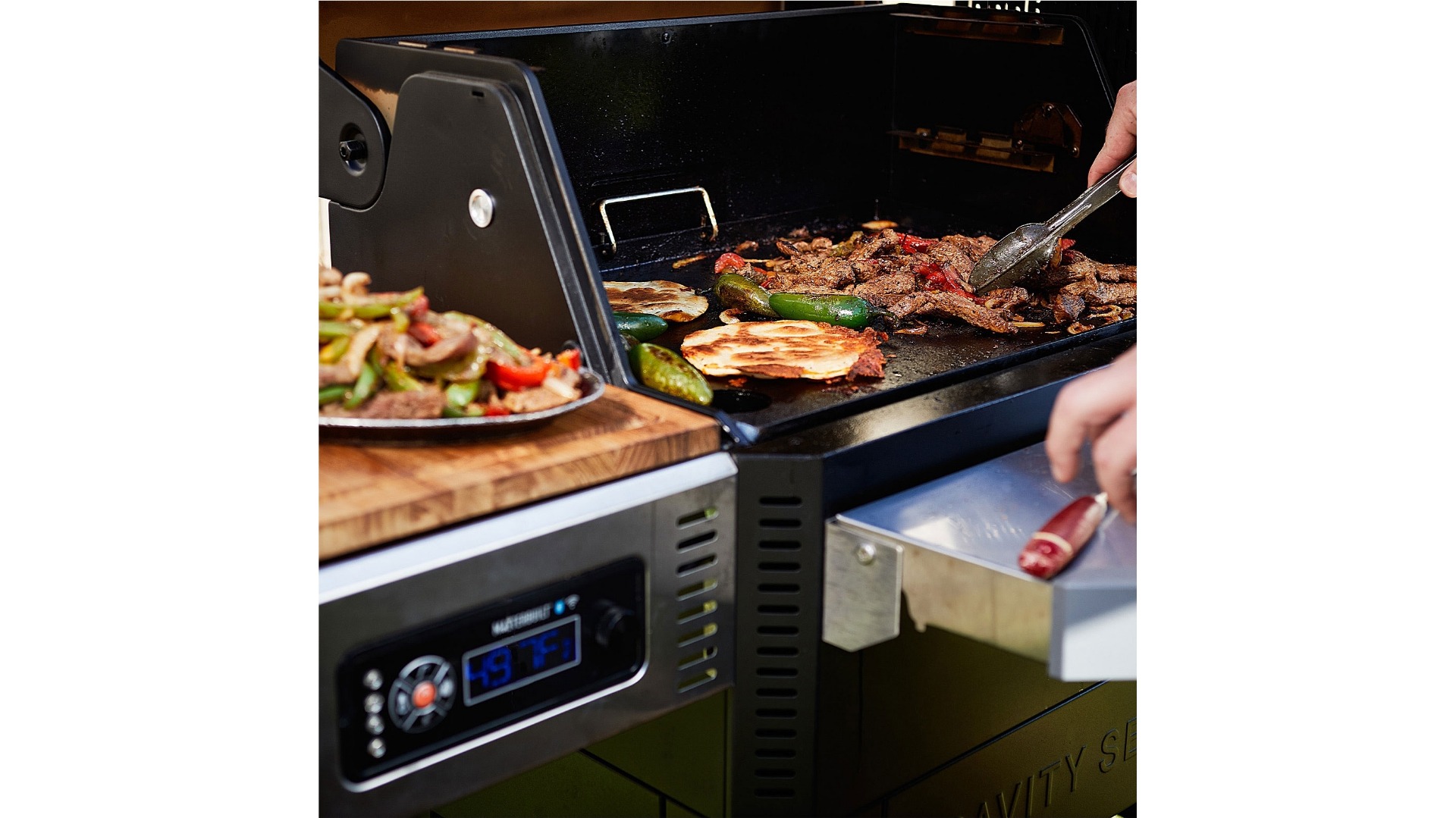 Masterbuilt Gravity Series 800 Digital Charcoal Grill and Smoker ...