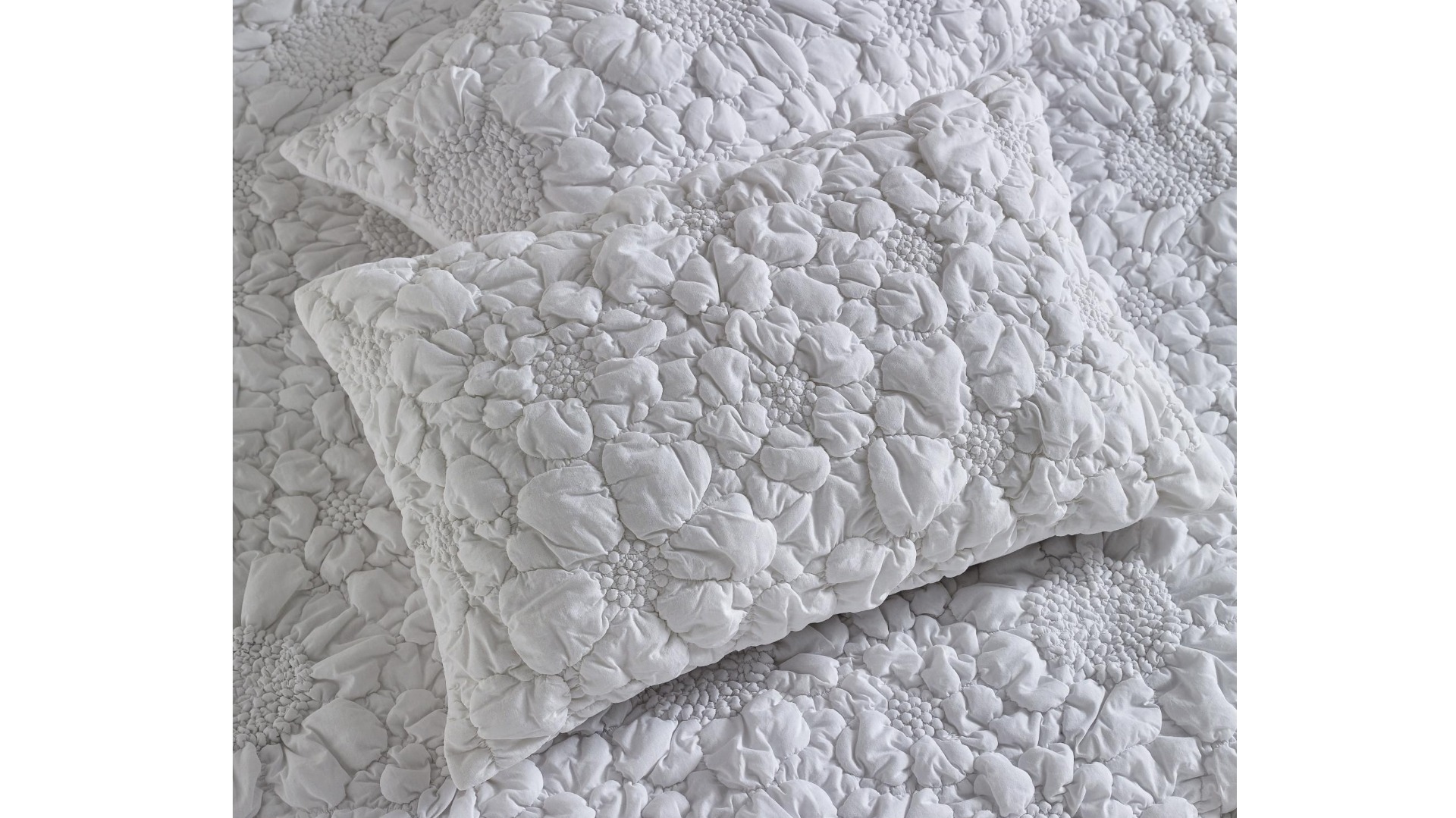 L'Avenue Luxury Magnolia White Quilt Cover Set | Harvey Norman