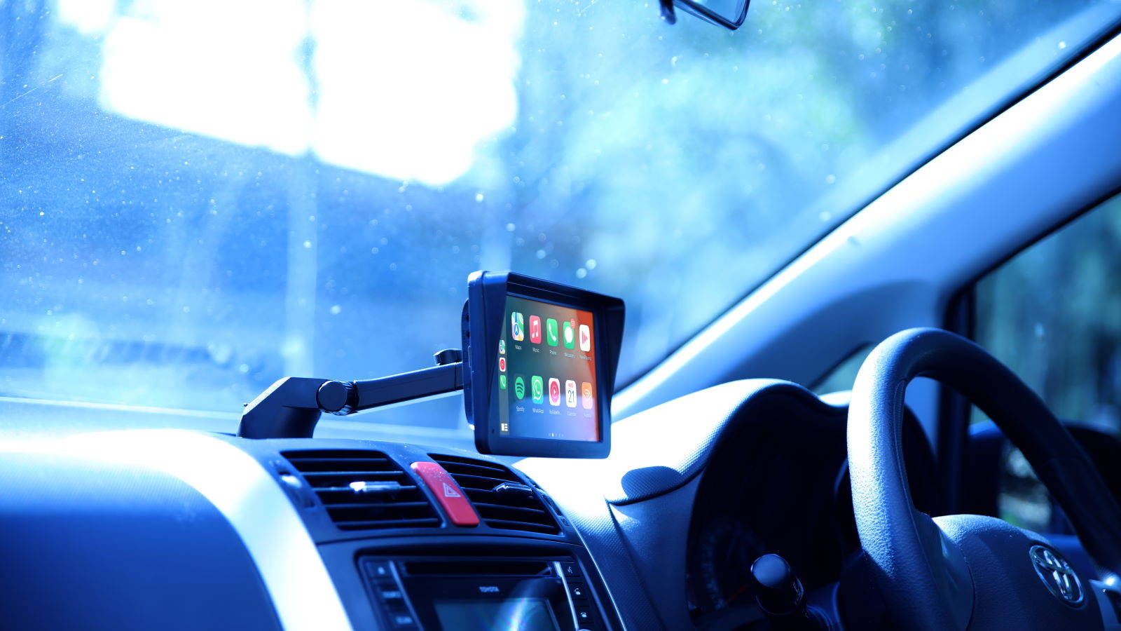 Navig8r 7-inch Portable CarPlay/Android Auto Touchscreen Display ...