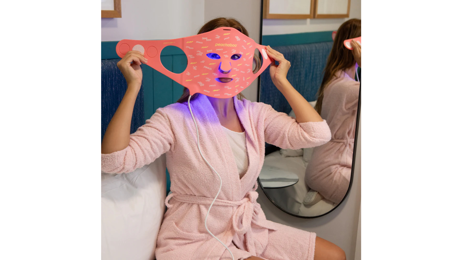 Peachaboo Pro Glo Silicone LED Light Therapy Mask | Harvey Norman