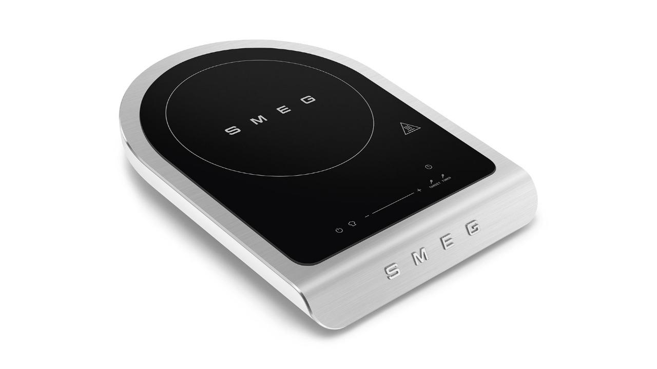 Smeg Portable Induction Cooktop - Matte White | Harvey Norman