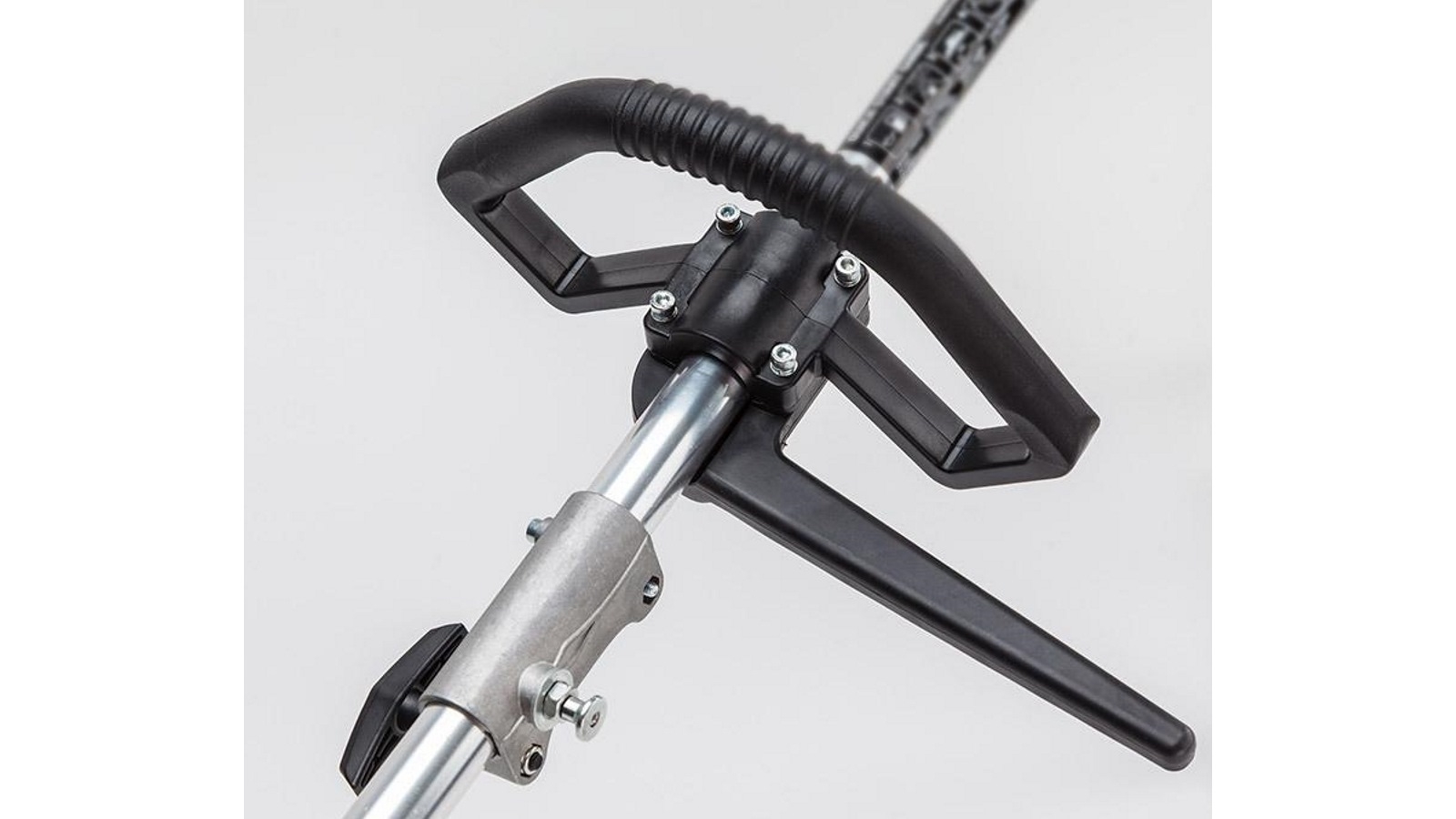 MTM MTX100 62CC Long Reach Pole Saw Chainsaw | Harvey Norman