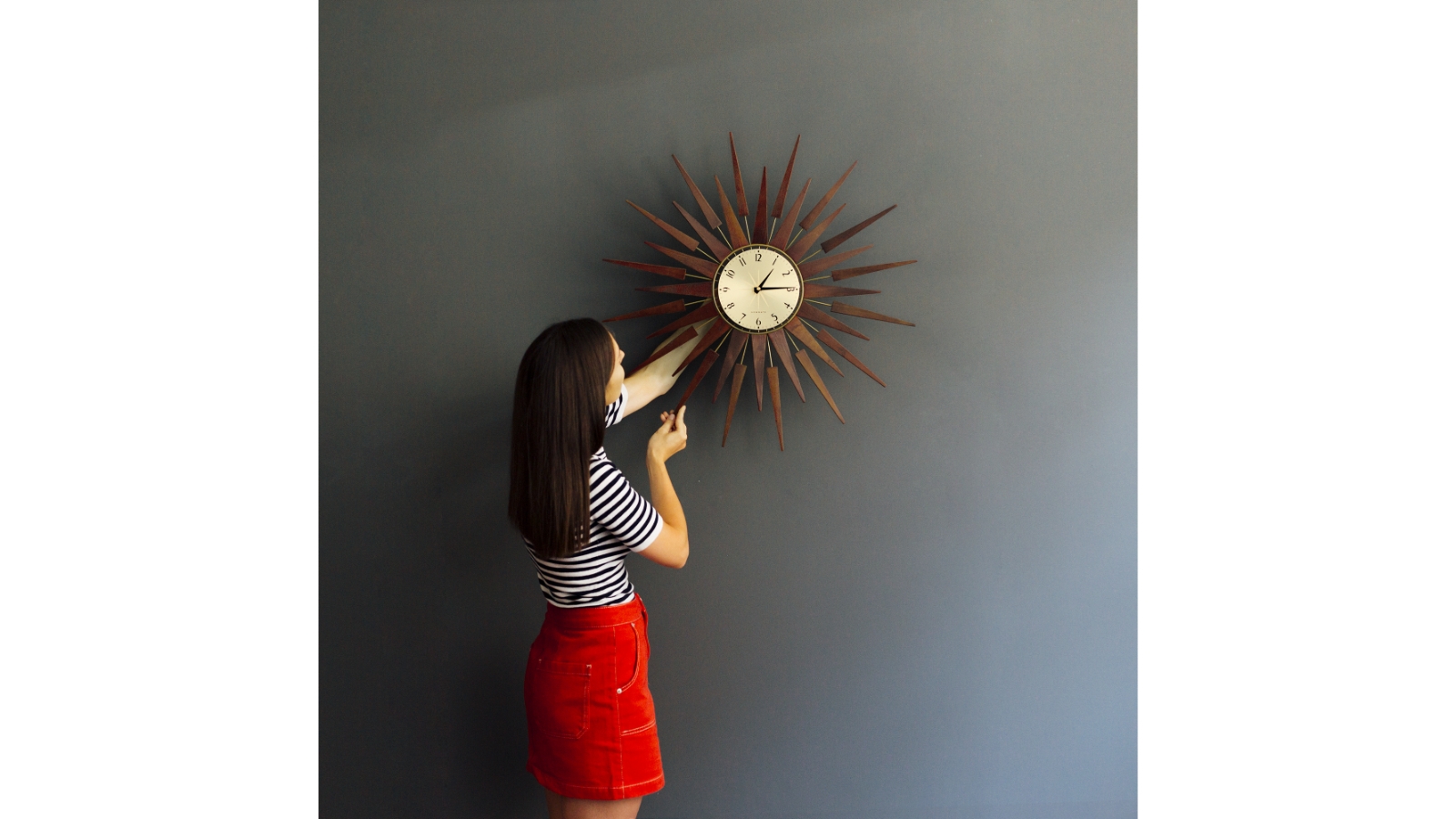 pluto wall clock