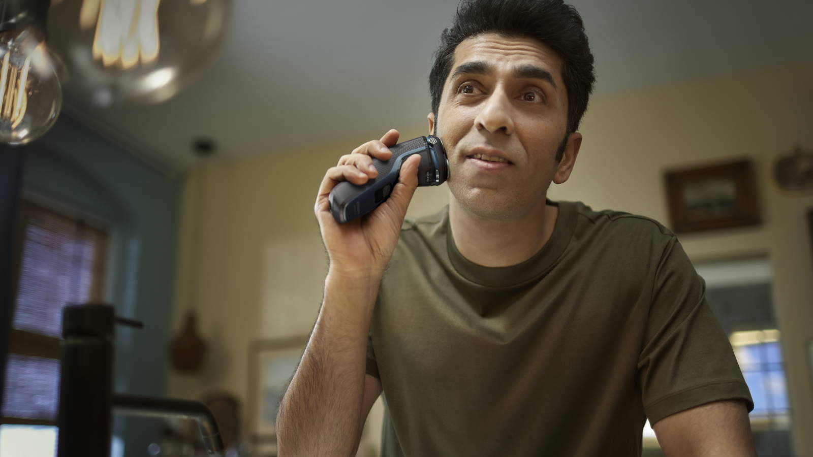 Philips Series 3000 Wet & Dry Electric Shaver with 5D Pivot & Flex Heads | Harvey Norman