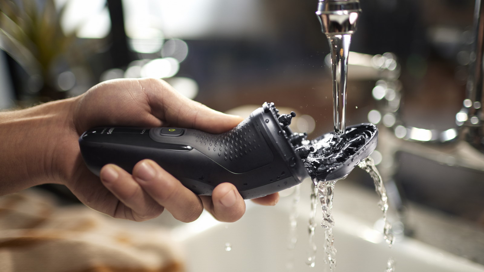 Philips Series 3000x SkinProtect Electric Shaver | Harvey Norman