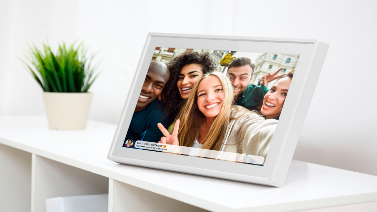 Jackson Frameo 7-inch WiFi Digital Photo Frame - White with Oak Frame ...